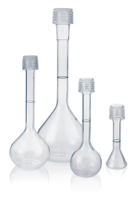 Volumetric flasks and measuring flasks for the lab